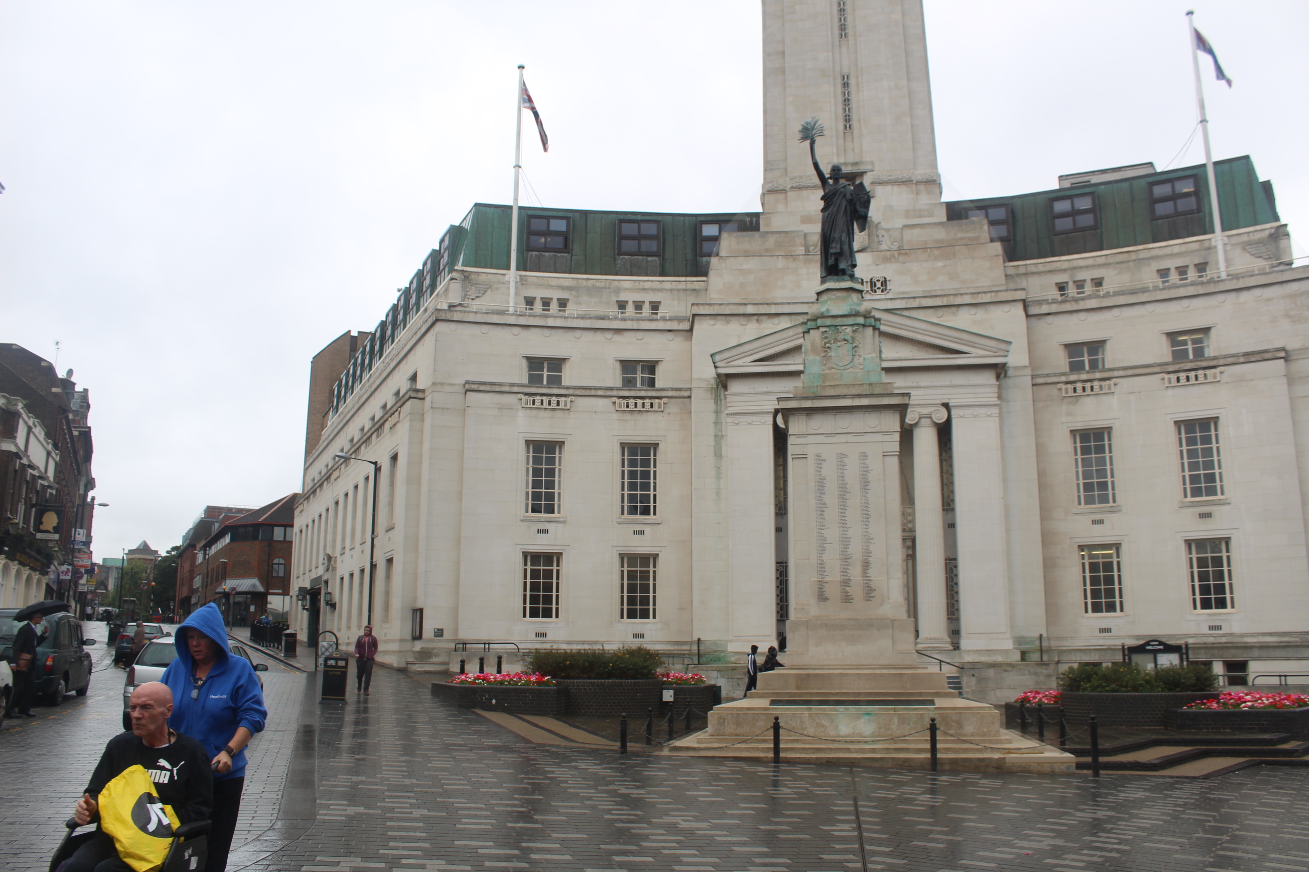 Luton - War Memorials Online
